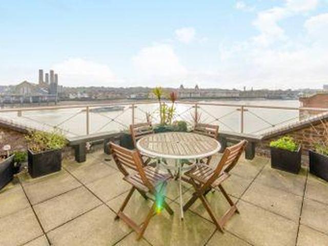 2 Bedrooms Flat for rent in Cumberland Mills Square, Isle Of Dogs E14
