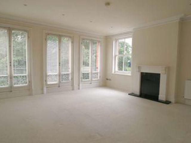 2 Bedrooms Flat for rent in Curfew Yard, Thames Street, Windsor SL4