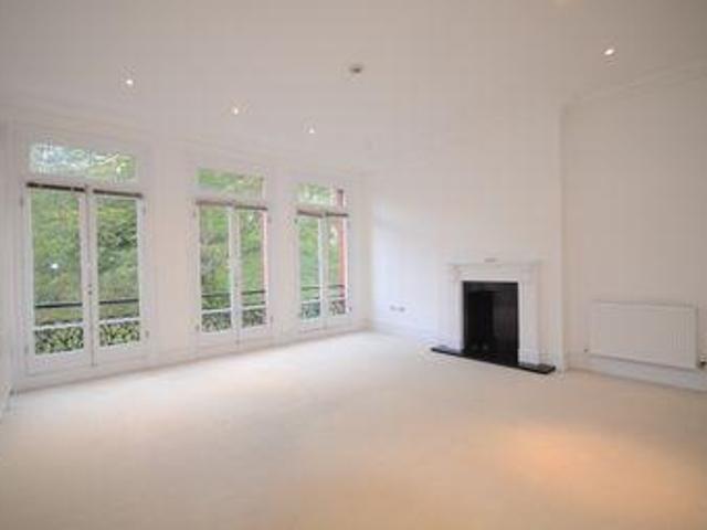 2 Bedrooms Flat for rent in Curfew Yard, Thames Street, Windsor SL4