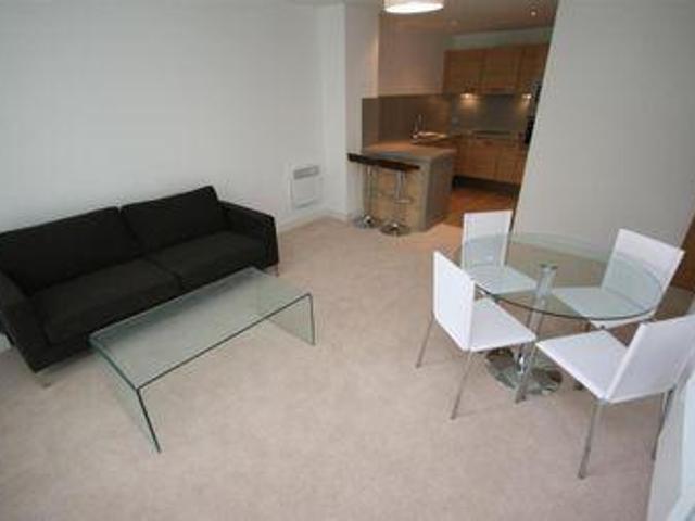 2 Bedrooms Flat for rent in Cypress Place, New Century Park, Manchester M4