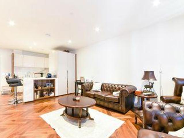 2 Bedrooms Flat for rent in Ambassador Building, Embassy Gardens, London SW11