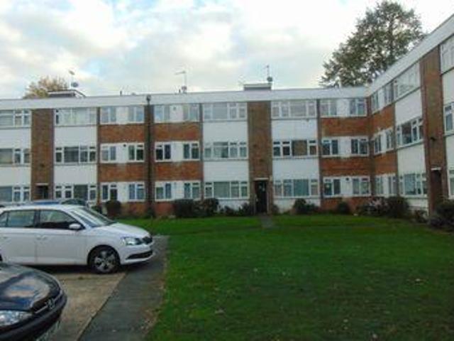 2 Bedrooms Flat for rent in Amberley Court, Angell Road, Brixton SW9