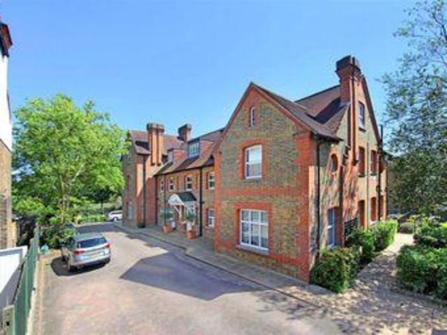 2 Bedrooms Flat for rent in Amherst Road, Ealing W13