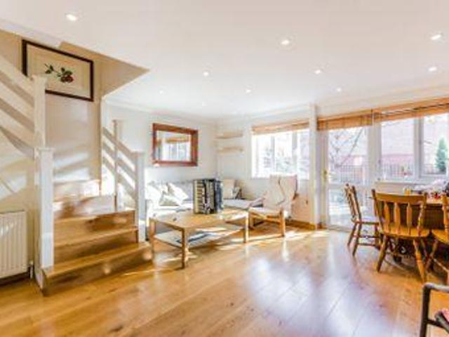 2 Bedrooms Flat for rent in Amsterdam Road, Canary Wharf E14