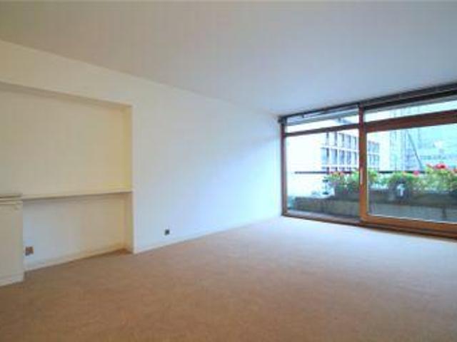 2 Bedrooms Flat for rent in Andrewes House, Barbican, London EC2Y