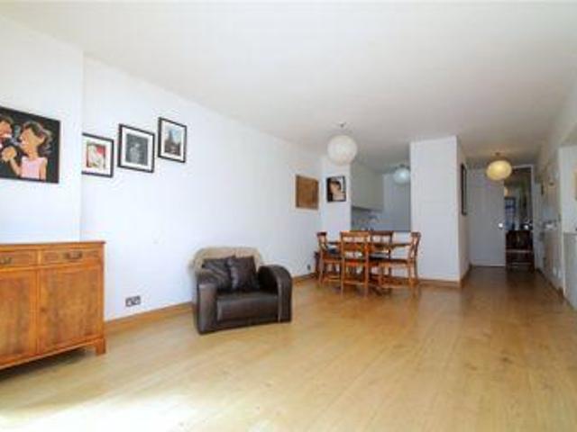 2 Bedrooms Flat for rent in Andrewes House, Barbican, London EC2Y