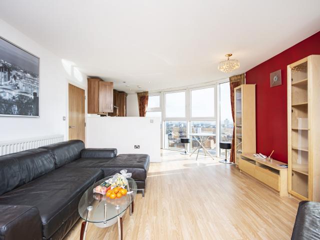 2 Bedrooms Flat for Rent in Angel Lane | Foxtons