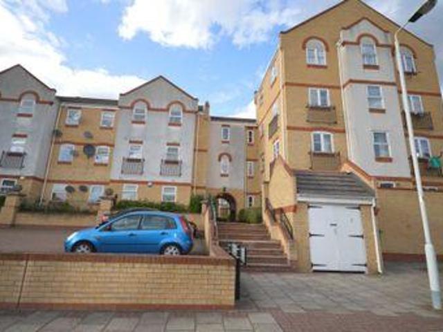 2 Bedrooms Flat for rent in Angelica Drive, London E6