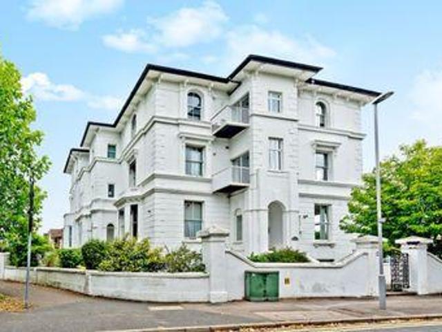 2 Bedrooms Flat for rent in Anglesea Road, Kingston Upon Thames KT1