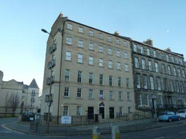 2 Bedrooms Flat for rent in Annandale Street, New Town, Edinburgh EH7
