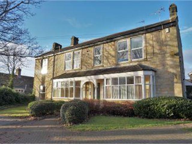 2 Bedrooms Flat for rent in Abbey Court, Horsforth, Leeds LS18