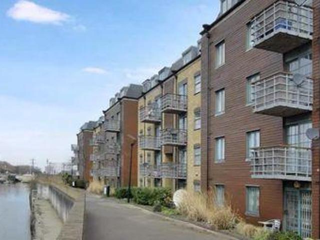 2 Bedrooms Flat for rent in Abbey Road, Barking, Essex IG11