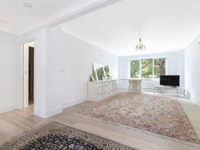 2 Bedrooms Flat for rent in Abbots House, Kensington, London W14