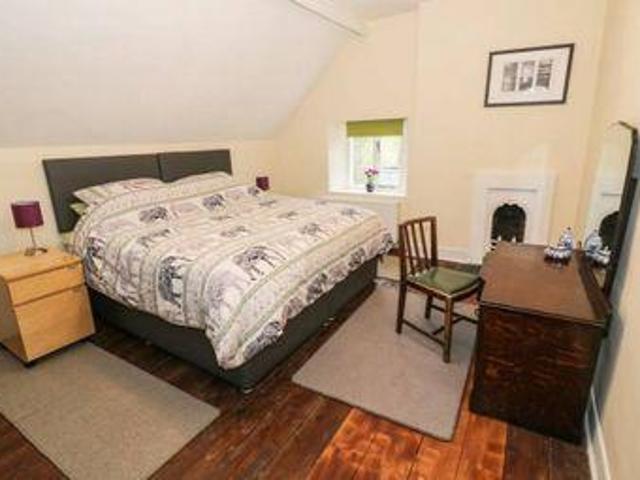 2 Bedrooms Flat for rent in Abbots Park, London SW2