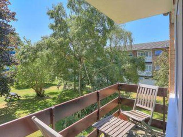 2 Bedrooms Flat for rent in Abbots Park, St.Albans AL1