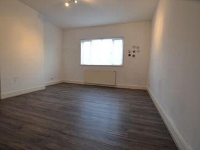 2 Bedrooms Flat for rent in Aberdeen Parade Aberdeen Road, London N18