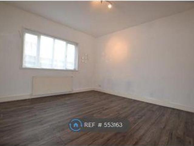 2 Bedrooms Flat for rent in Aberdeen Parade, London N18