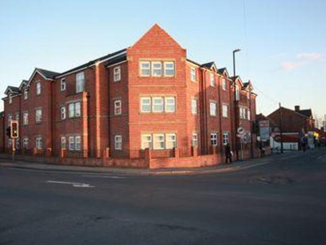 2 Bedrooms Flat for rent in Aberford Road, Garforth, Leeds LS25