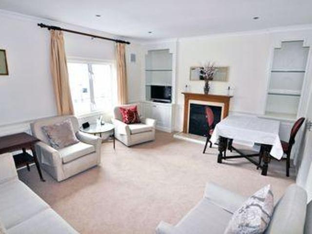 2 Bedrooms Flat for rent in Abingdon Road, High Street Kensington, London W8