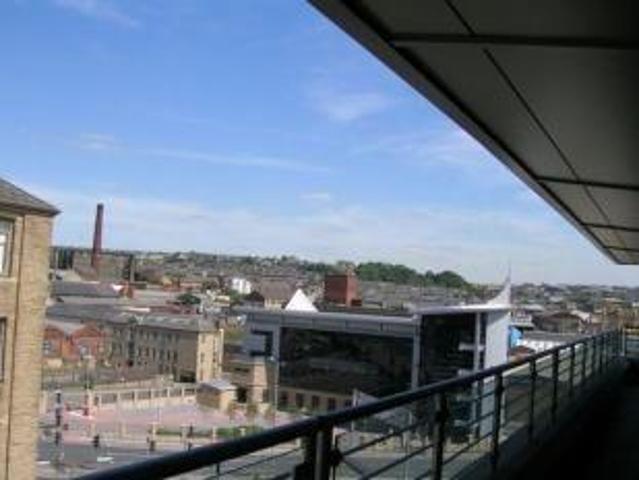 2 Bedrooms Flat for rent in Acton House, Scoresby Street, Bradford BD1