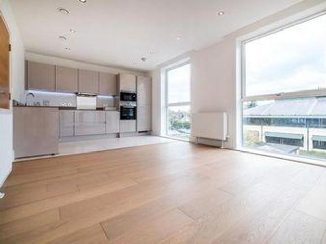 2 Bedrooms Flat for rent in Advent House, Levett Square TW9