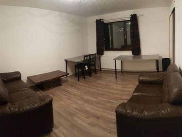 2 Bedrooms Flat for rent in Addison Close, Manchester M13