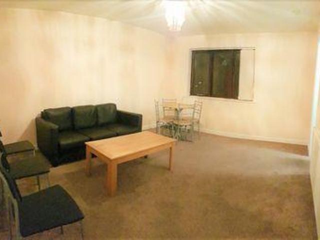 2 Bedrooms Flat for rent in Addison Close, Manchester M13