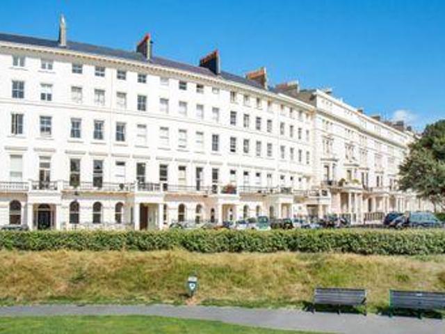 2 Bedrooms Flat for rent in Adelaide Crescent, Hove, East Sussex BN3