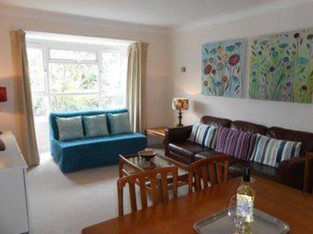2 Bedrooms Flat for rent in Adelaide Road, Surbiton KT6