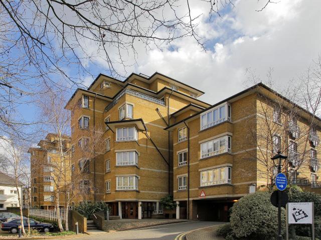 2 Bedrooms Flat for Rent in Admiral Walk | Foxtons