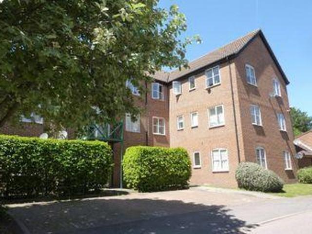 2 Bedrooms Flat for rent in Admirals Court Rose Kiln Lane, Reading RG1