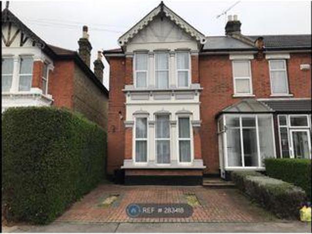 2 Bedrooms Flat for rent in Airlie Gardens, Ilford IG1