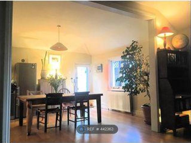 2 Bedrooms Flat for rent in Altenburg Gardens, London SW11