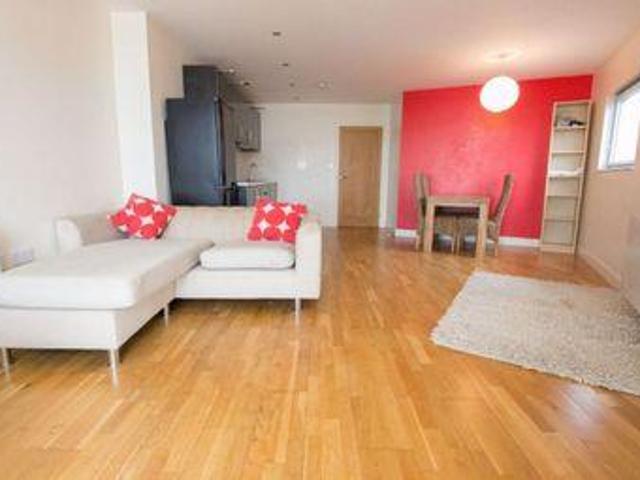 2 Bedrooms Flat for rent in Altolusso, City Centre, Cardiff CF10
