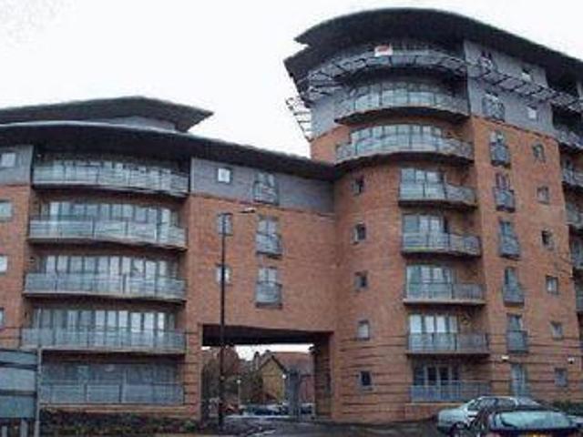 2 Bedrooms Flat for rent in Alvis House, Manor House Drive, Coventry, West Midlands CV1