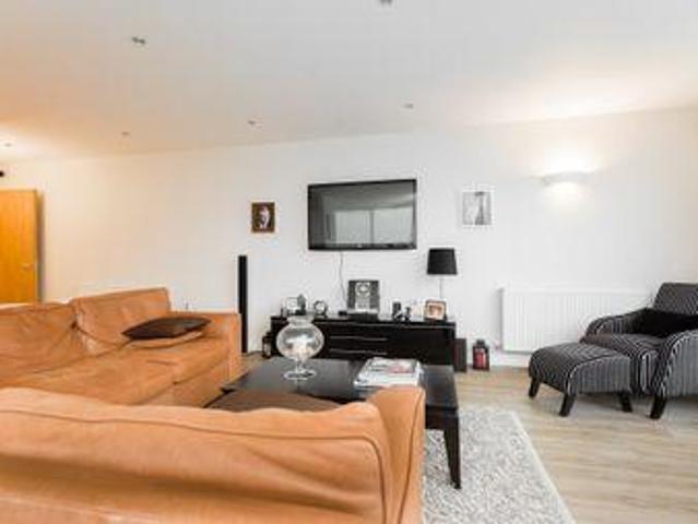 2 Bedrooms Flat for rent in Alaska Building, London E16