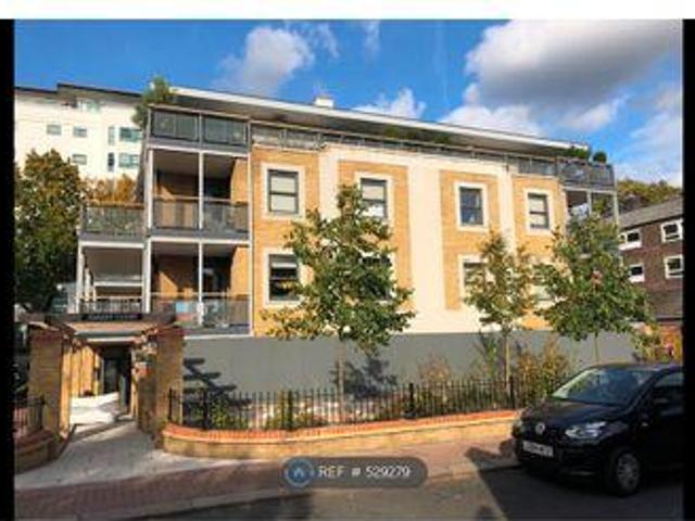 2 Bedrooms Flat for rent in Albany Court, London W4