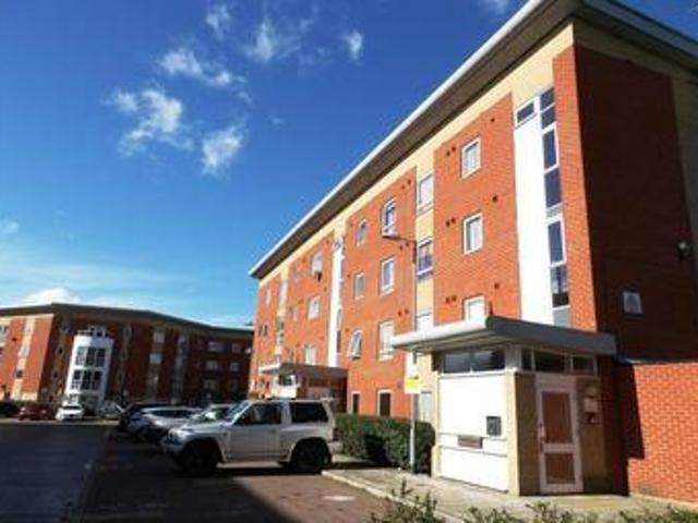 2 Bedrooms Flat for rent in Albatross Close, London E6