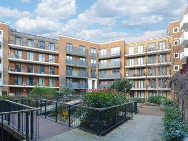 2 Bedrooms Flat for rent in Albatross Way, London SE16