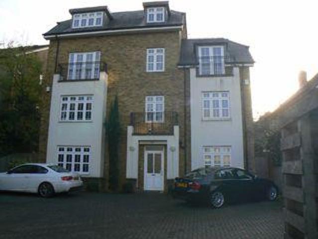 2 Bedrooms Flat for rent in Albemarle Road, Beckenham BR3
