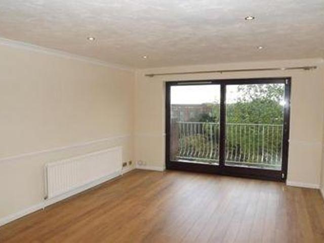 2 Bedrooms Flat for rent in Albemarle Road, Beckenham BR2