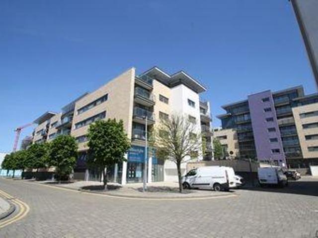 2 Bedrooms Flat for rent in Albert Basin Way, London E16