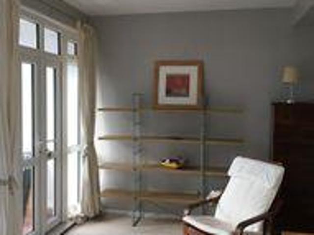 2 Bedrooms Flat for rent in Albert Drive, Southfields SW19