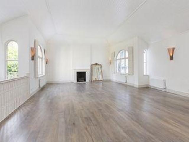 2 Bedrooms Flat for rent in Albert Place, London W8