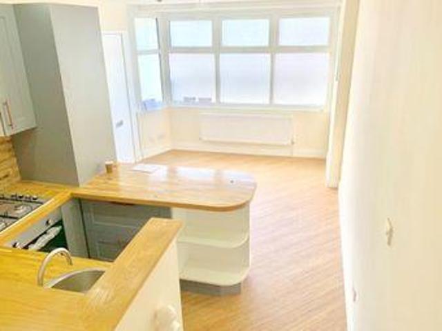 2 Bedrooms Flat for rent in Albion Road, London N16