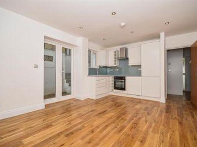 2 Bedrooms Flat for rent in Albion Road, London N16