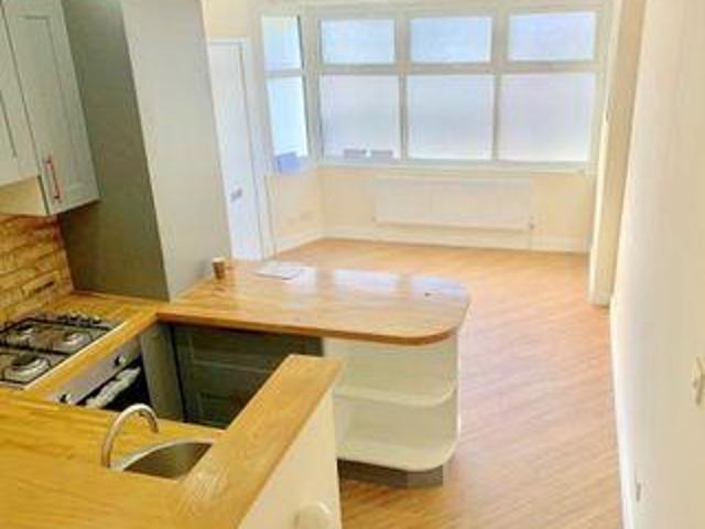 2 Bedrooms Flat for rent in Albion Road, London N16
