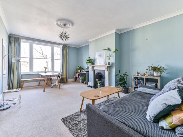 2 Bedrooms Flat for Rent in Albion Road, N16 | Foxtons