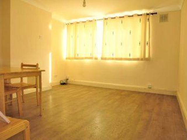 2 Bedrooms Flat for rent in Aldis Street, Tooting Bec, Tooting Broadway, Balham SW17
