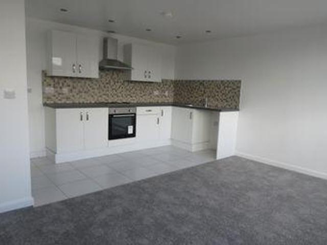 2 Bedrooms Flat for rent in Aldridge Road, Perry Barr, Birmingham B42